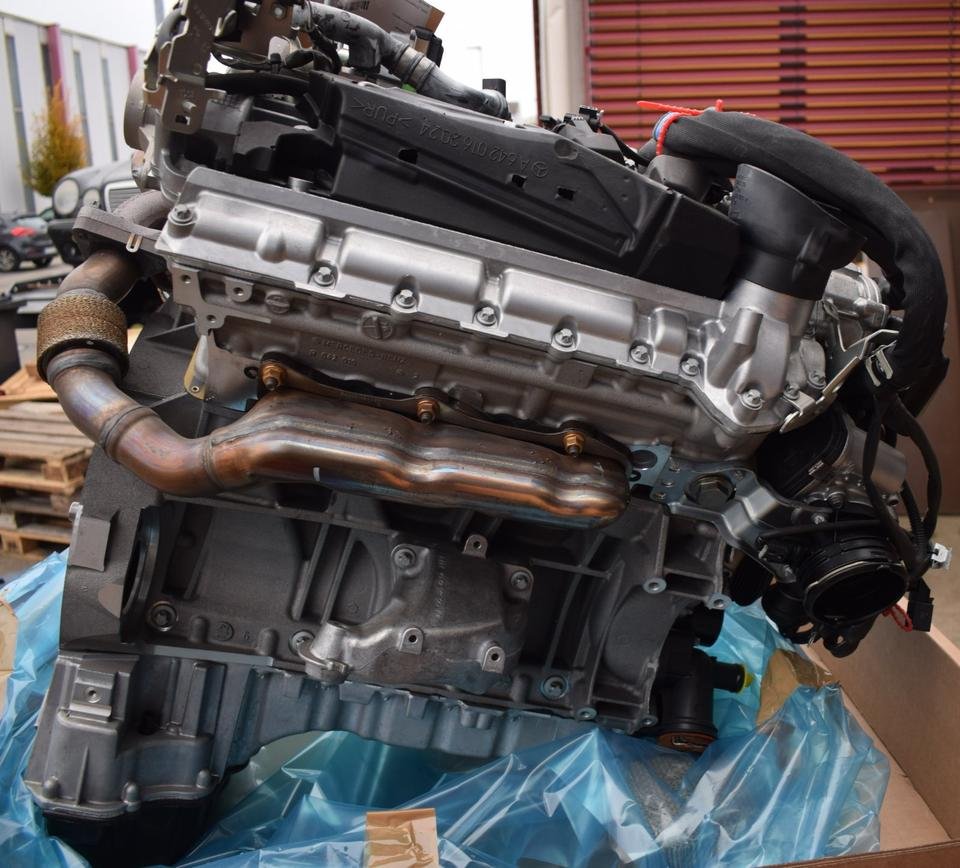 Mercedes-Benz OM642 Diesel Engine - Image 8