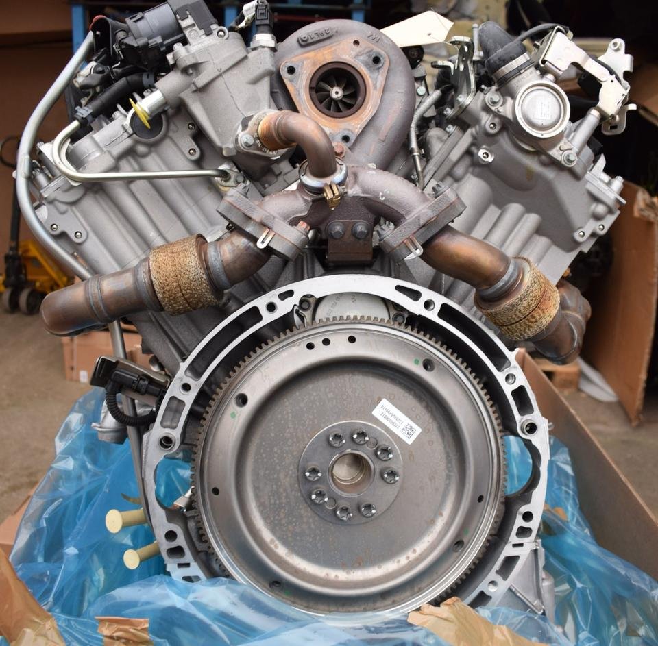 Mercedes-Benz OM642 Diesel Engine - Image 3